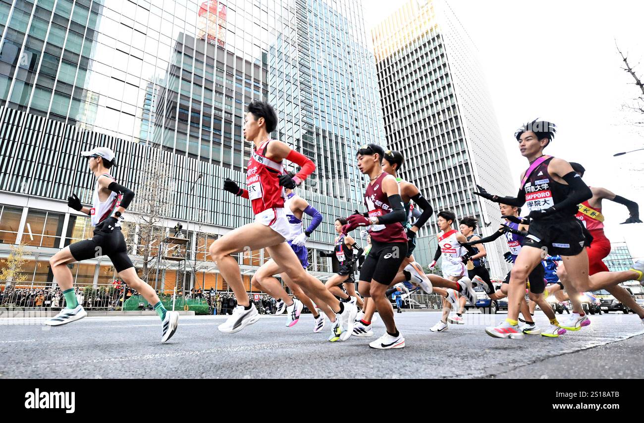 21 Runners start in the first section of the two-day Tokyo-Hakone ...