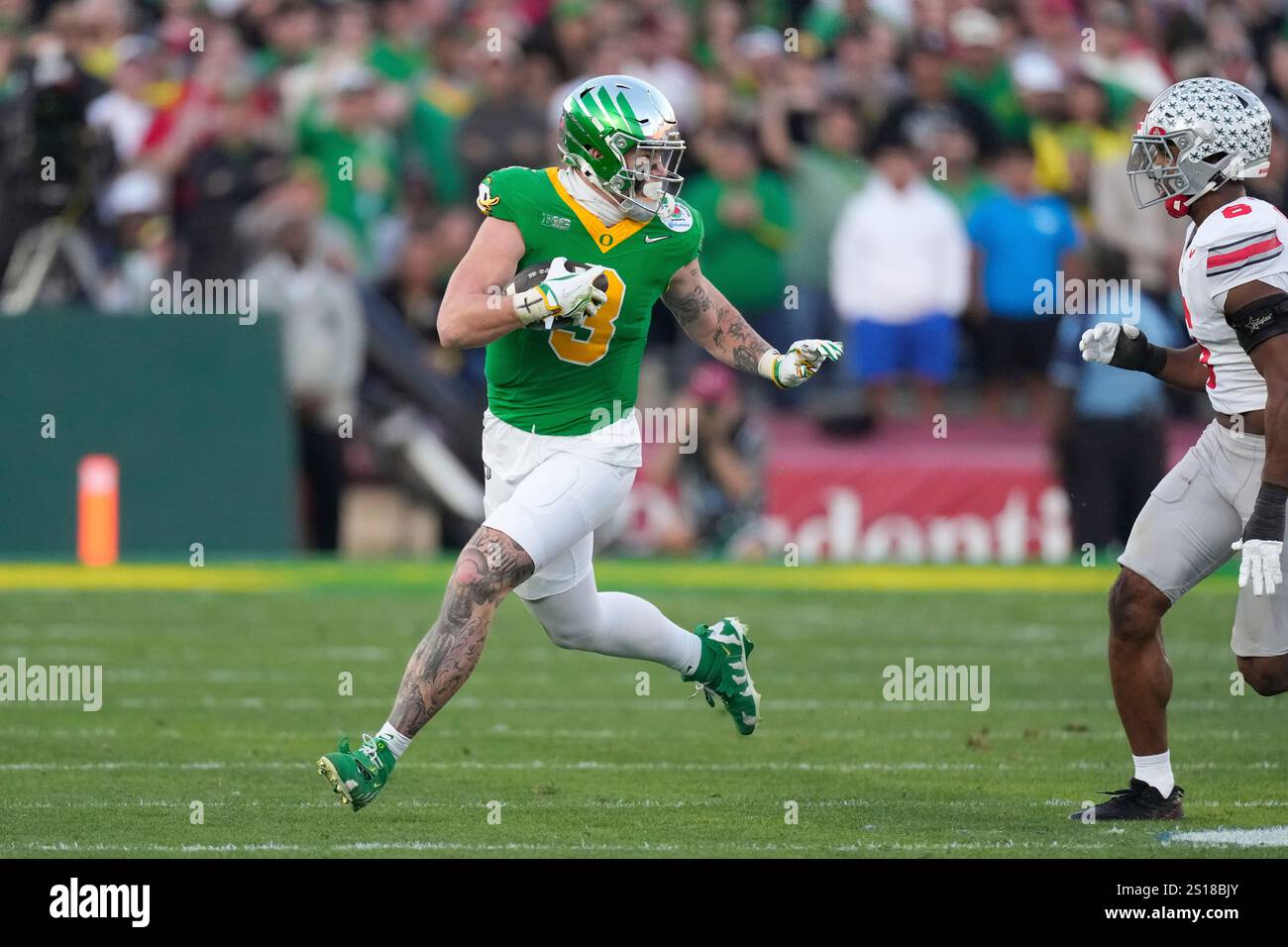 Oregon tight end Terrance Ferguson (3) runs the ball against Ohio State ...