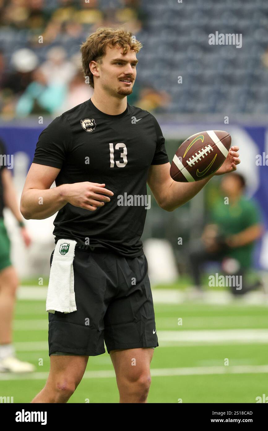 HOUSTON, TX - DECEMBER 31: Baylor Bears quarterback Sawyer Robertson ...