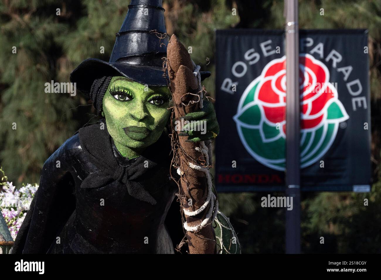 The "Wicked" float glides along during the 136th Rose Parade in ...
