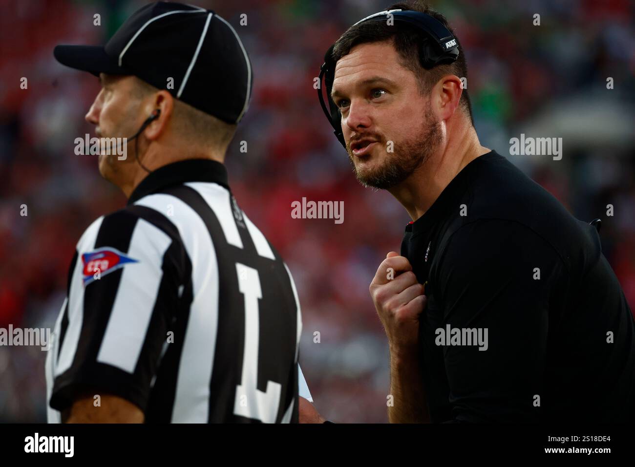 PASADENA, CA - JANUARY 01: Head Coach Dan Lanning of the Oregon Ducks ...
