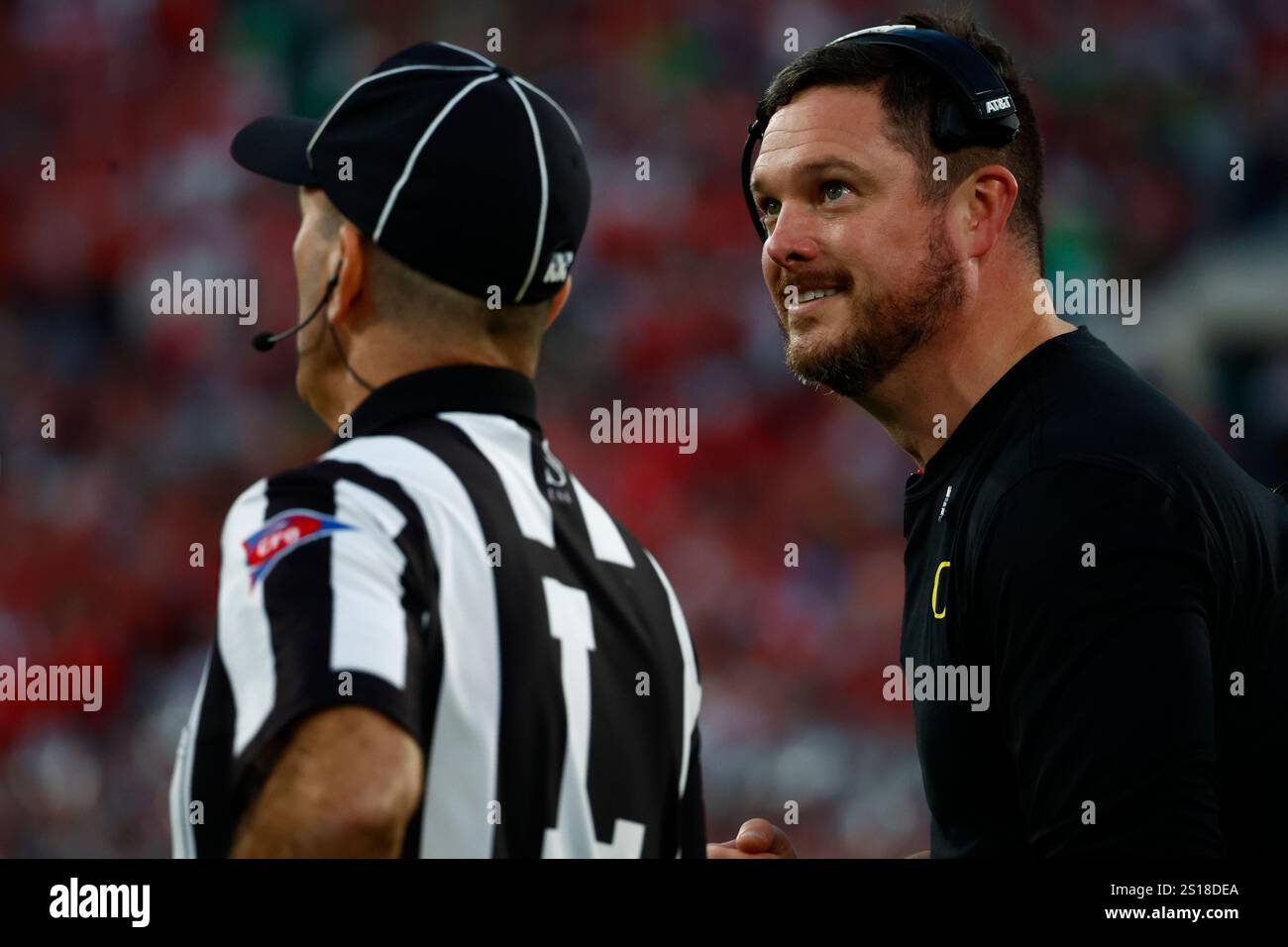 PASADENA, CA - JANUARY 01: Head Coach Dan Lanning of the Oregon Ducks ...