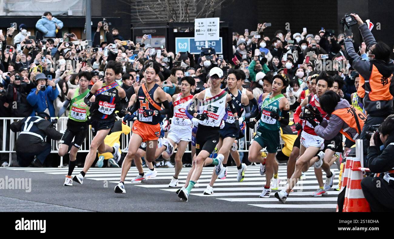 21 Runners start in the first section of the two-day Tokyo-Hakone ...