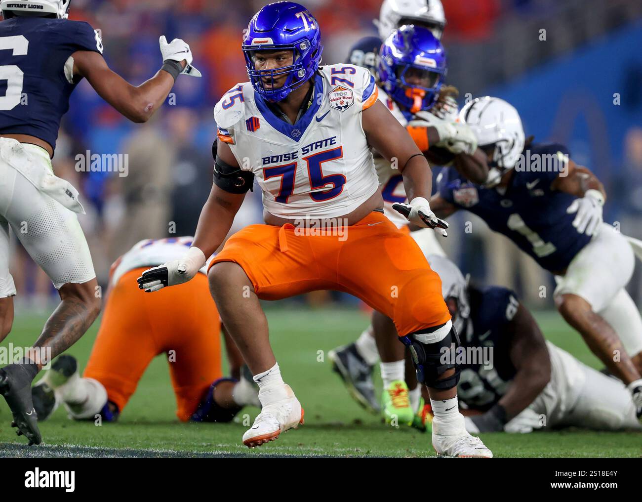 GLENDALE, AZ - DECEMBER 31: Boise State Broncos offensive lineman ...