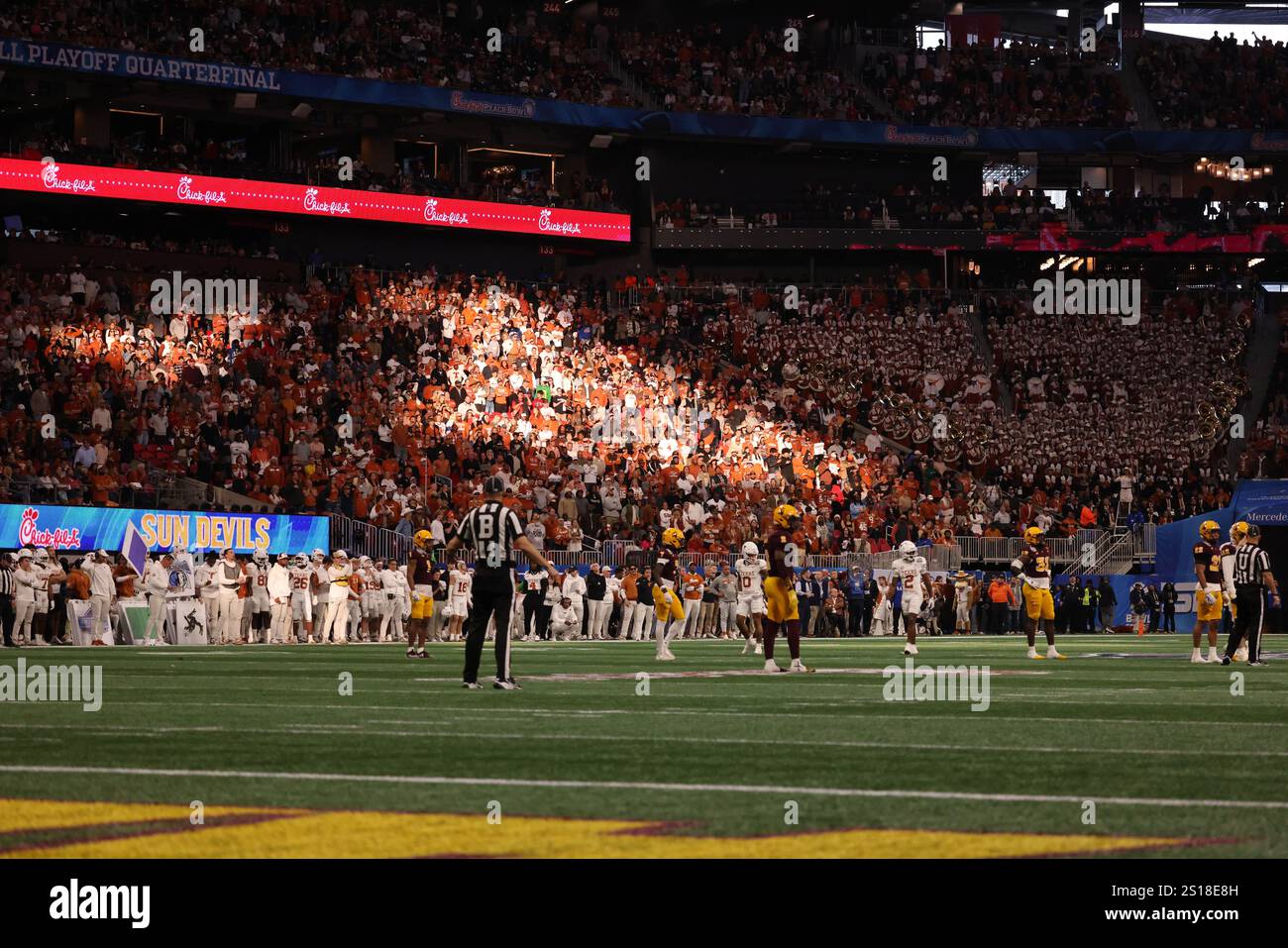 Atlanta, Georgia, USA. 1st Jan, 2025. As the sun sets at Mercedes-Benz ...