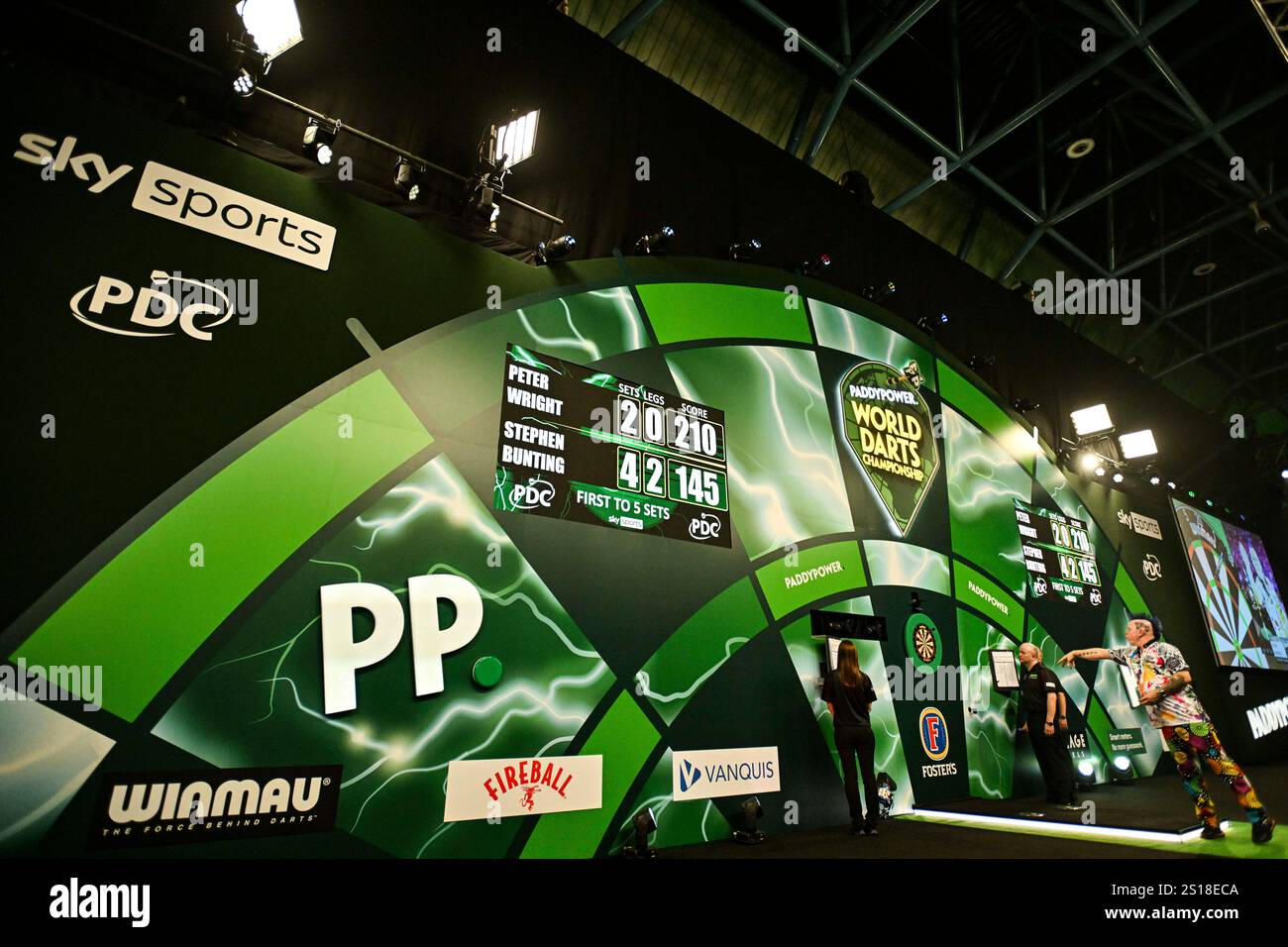 Alexandra Palace, London, UK. 1st Jan, 2025. 2024/25 PDC Paddy Power World Darts Championships ...