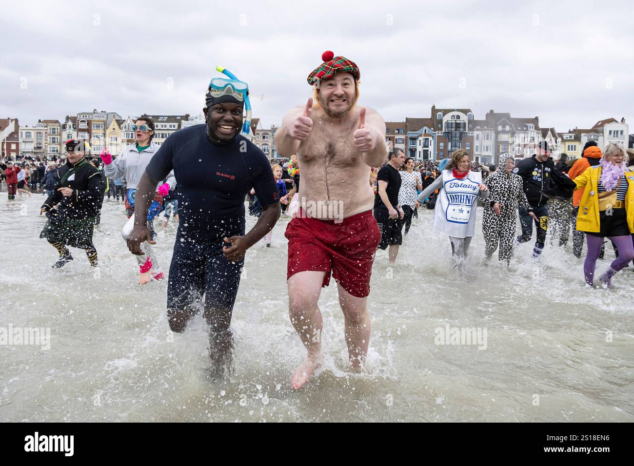 (250102) -- DUNKIRK, Jan. 2, 2025 (Xinhua) -- Dressed-up people run ...