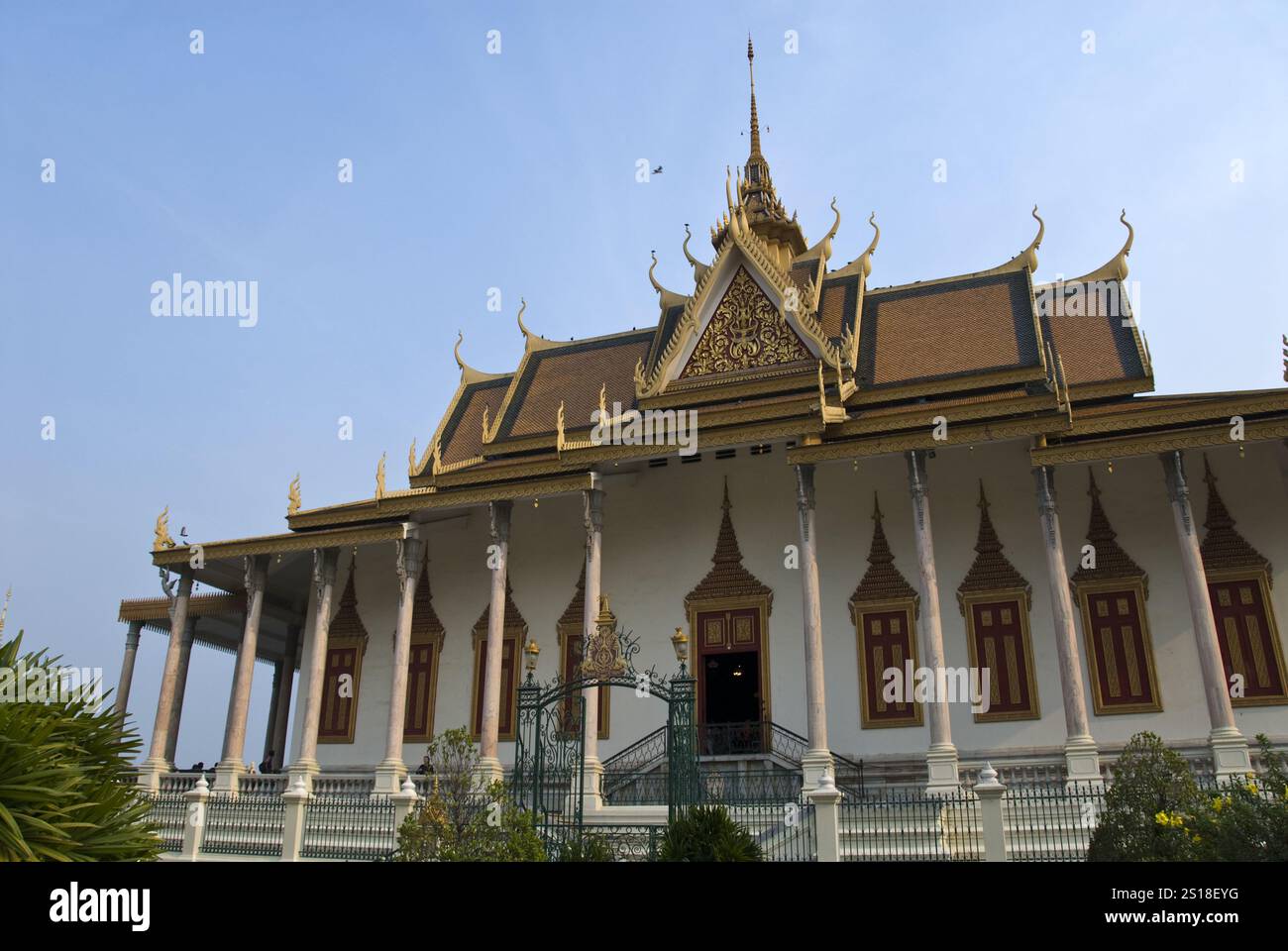 The Silver Pagoda (Wat Preah Keo) in the Royal Palace complex, Phnom ...