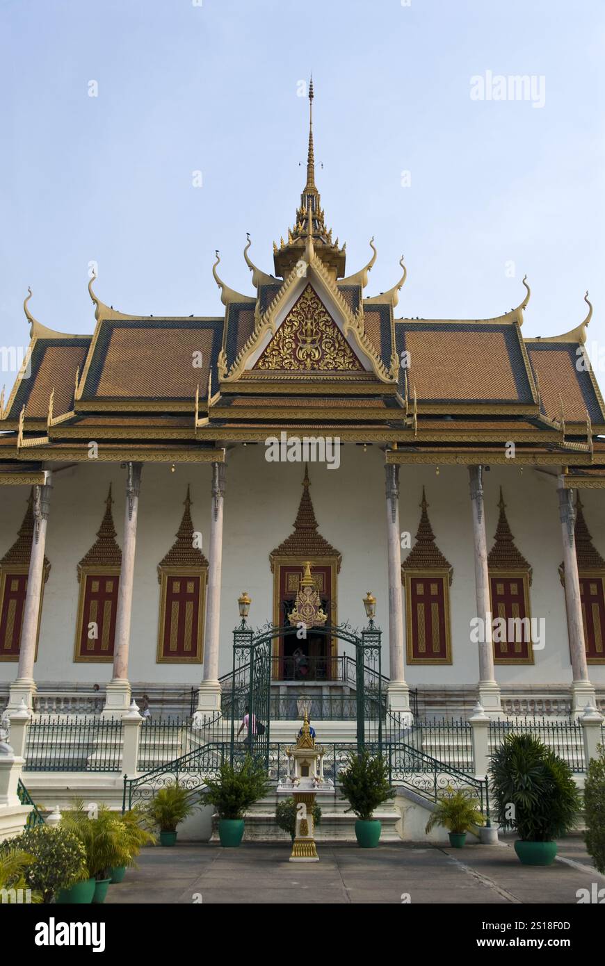 The Silver Pagoda (Wat Preah Keo) in the Royal Palace complex, Phnom ...