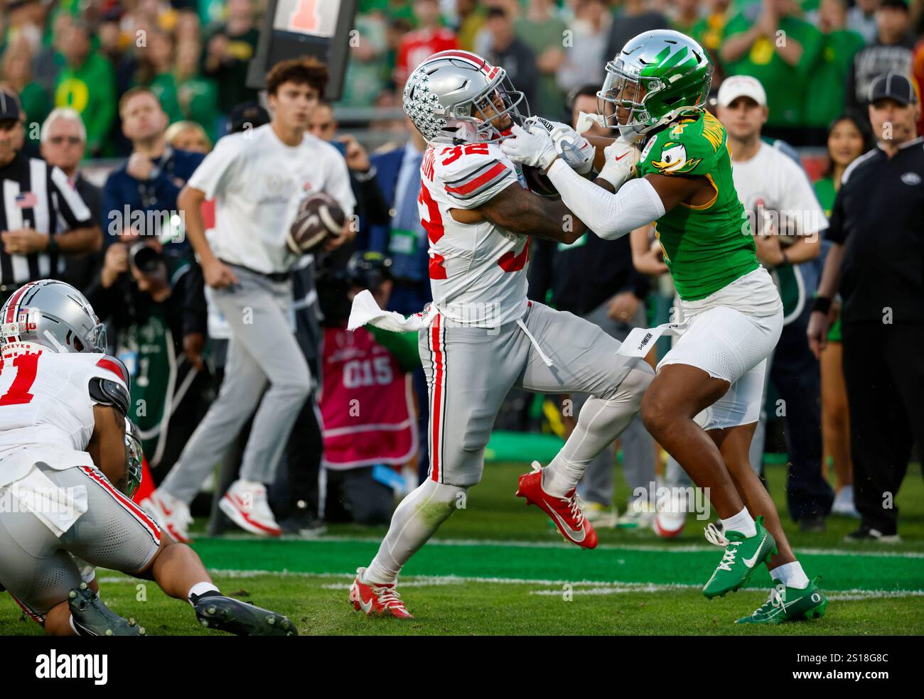 Pasadena, California, USA. 01st Jan, 2025. Ohio State Buckeyes running ...