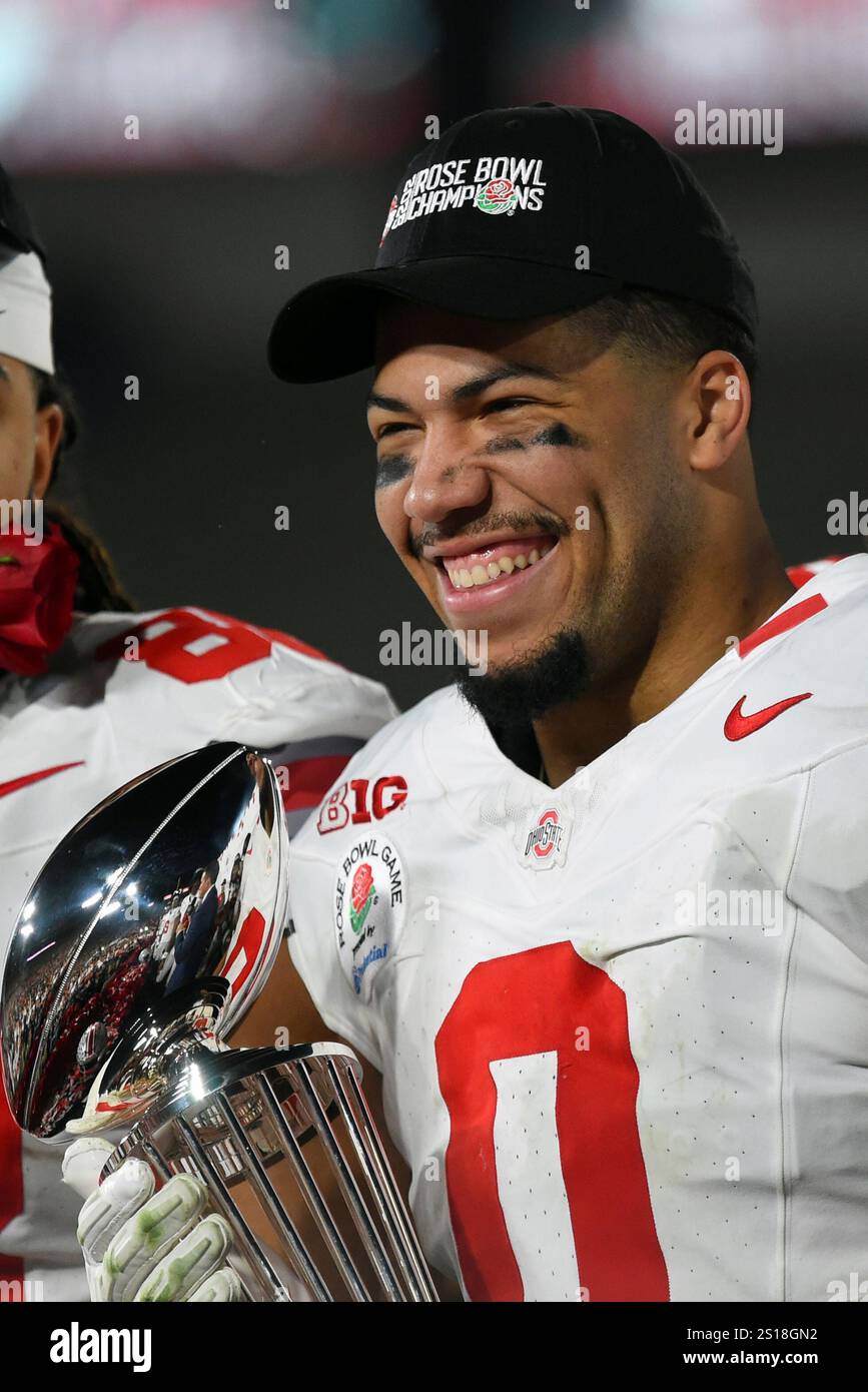PASADENA, CA - JANUARY 01: Linebacker Cody Simon #0 of the Ohio State ...