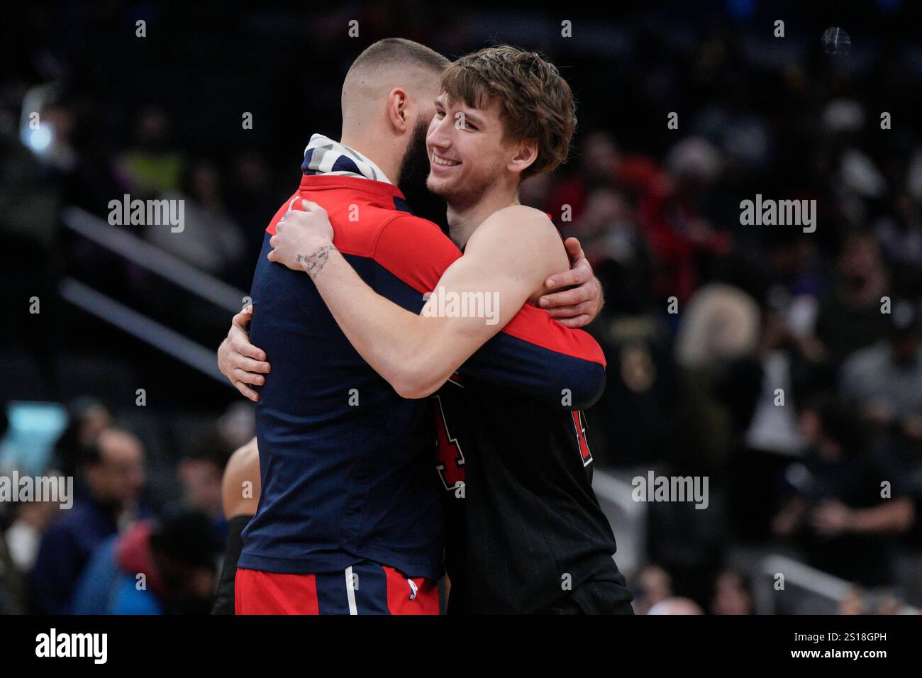Washington Wizards center Jonas Valanciunas, left, and Chicago Bulls ...