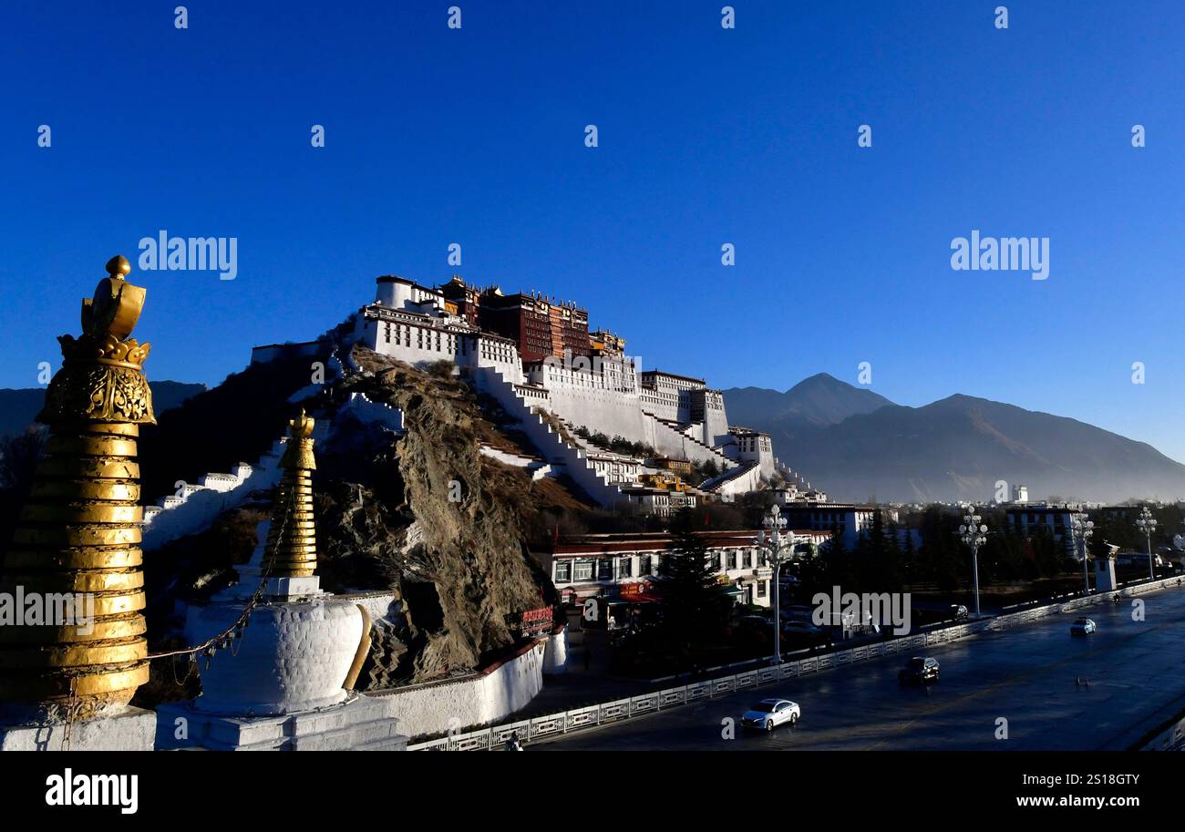 Lhasa,China.1st January 2025. The sun rises over the landmark Potala ...
