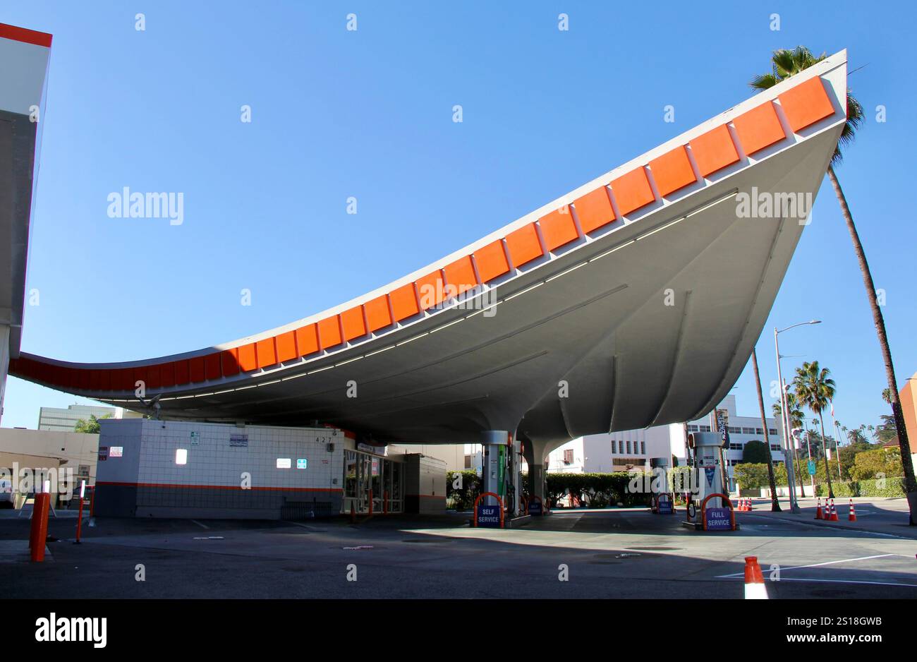 Mid Century 76 Gas Station Beverly Hills CA Googie MCM Atomic ...