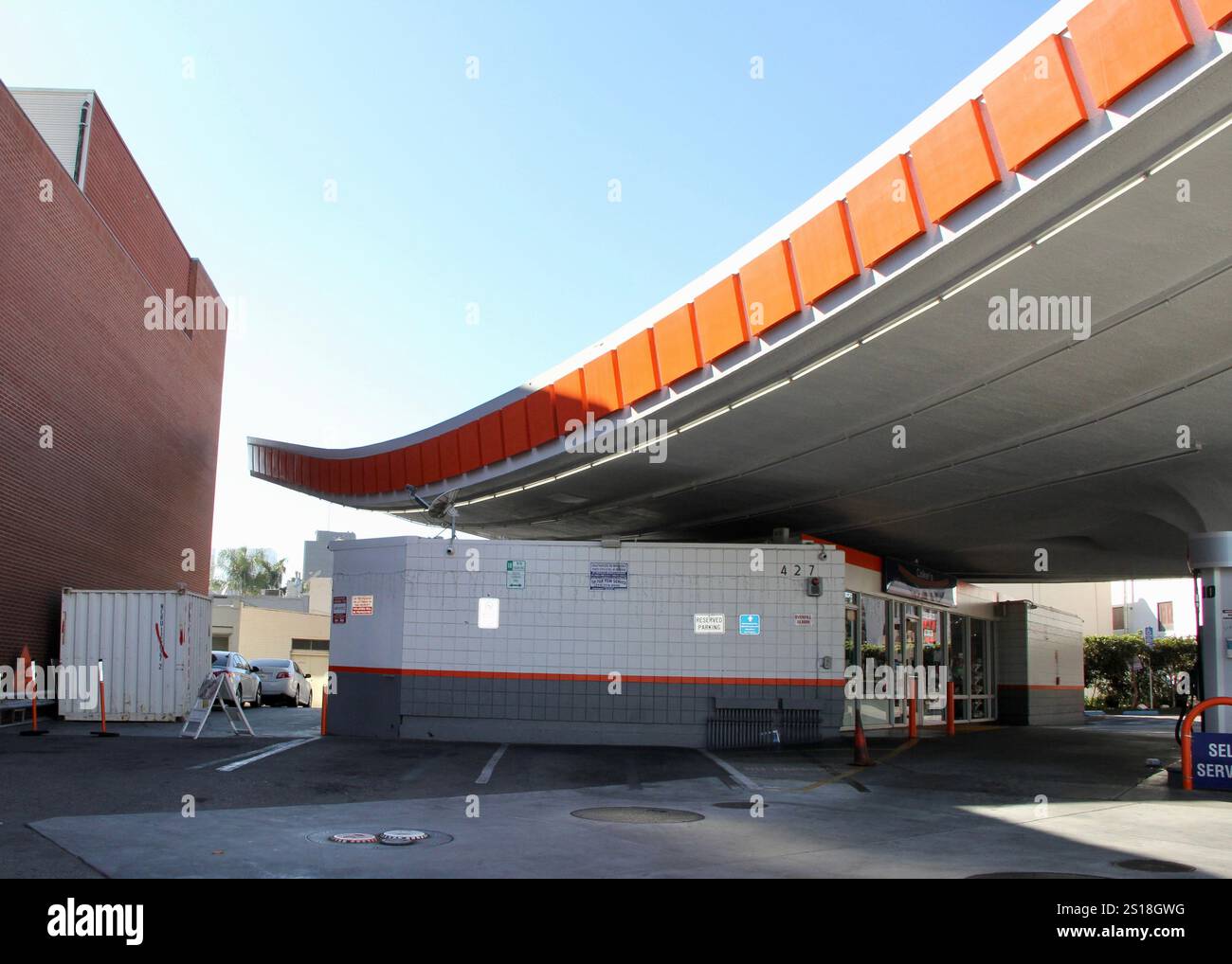 Mid Century 76 Gas Station Beverly Hills CA Googie MCM Atomic ...