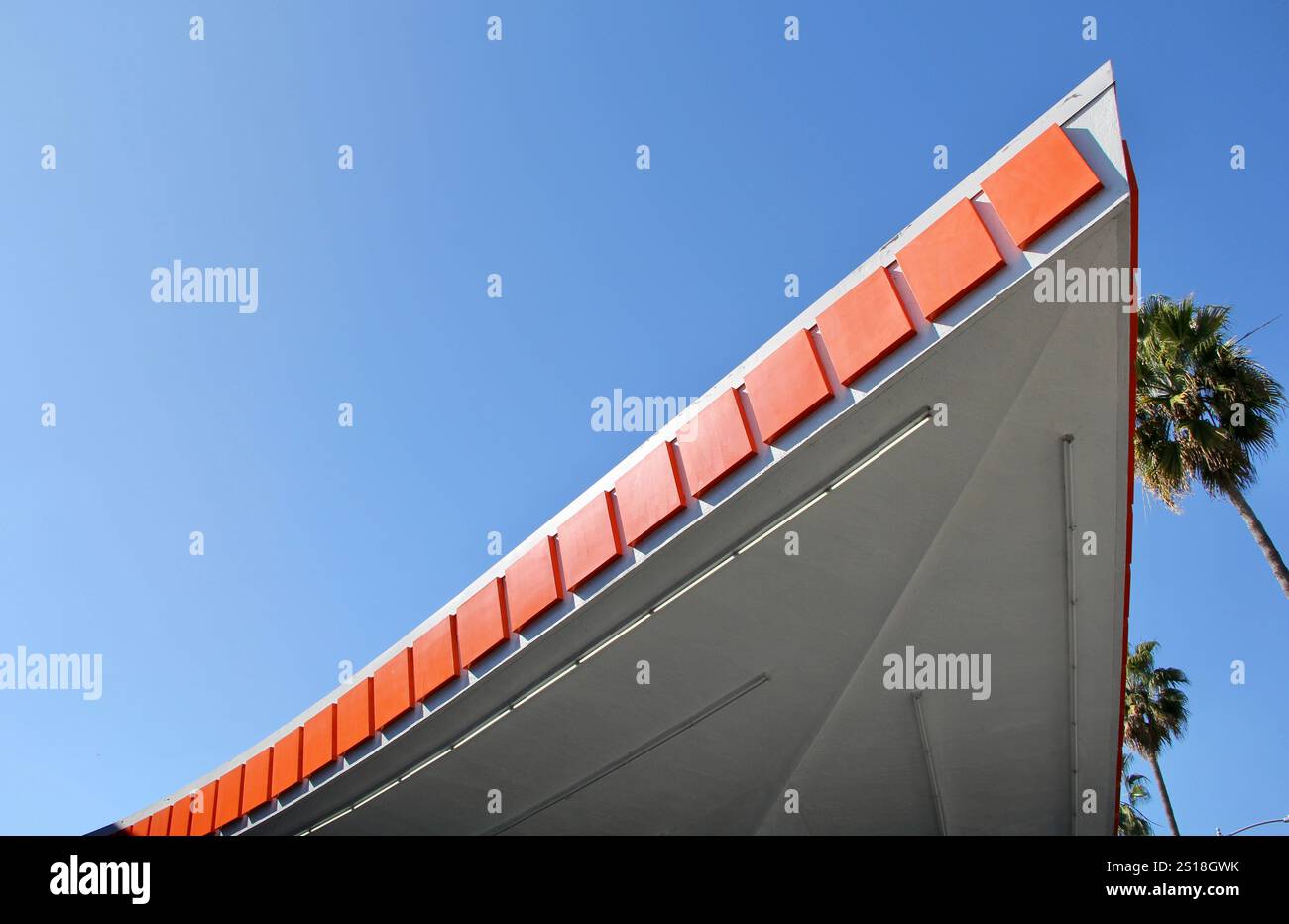 Mid Century 76 Gas Station Beverly Hills CA Googie MCM Atomic ...