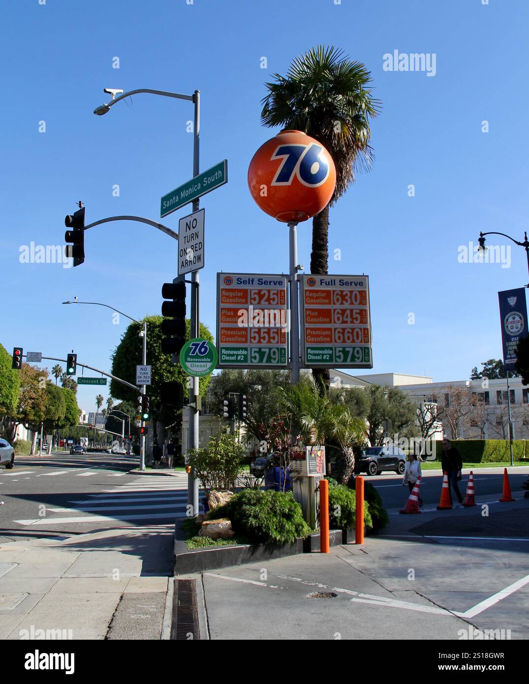 Mid Century 76 Gas Station Beverly Hills CA Googie MCM Atomic ...
