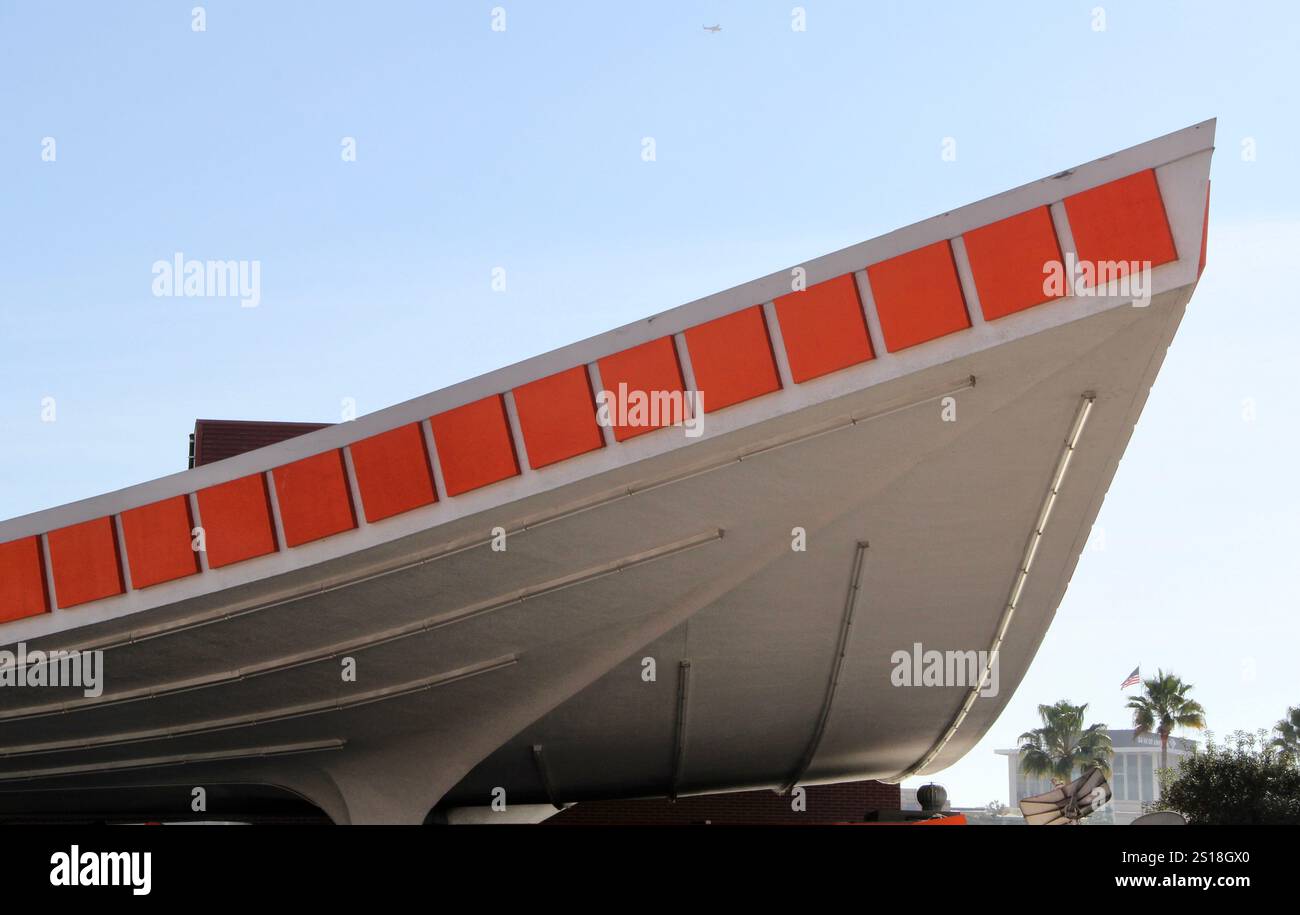 Mid Century 76 Gas Station Beverly Hills CA Googie MCM Atomic ...