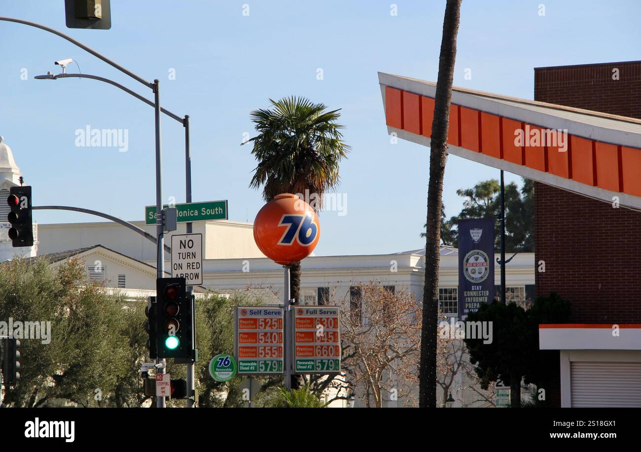 Mid Century 76 Gas Station Beverly Hills CA Googie MCM Atomic ...