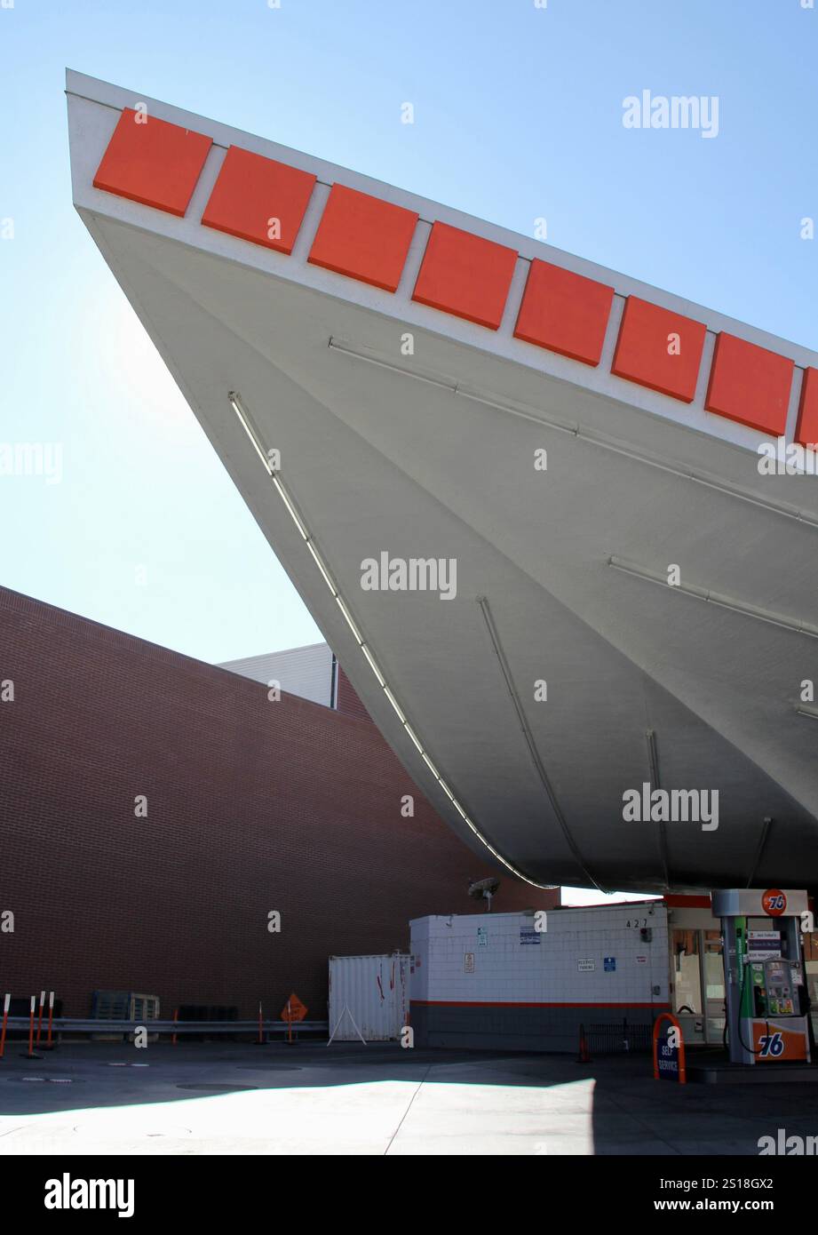 Mid Century 76 Gas Station Beverly Hills CA Googie MCM Atomic ...