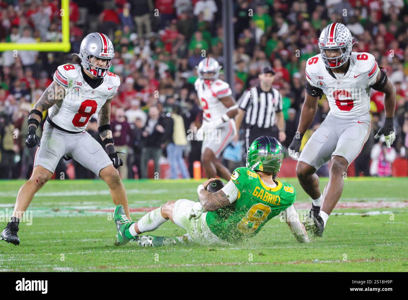 January 1, 2025, Pasadena, California, U.S: Oregon Ducks quarterback ...