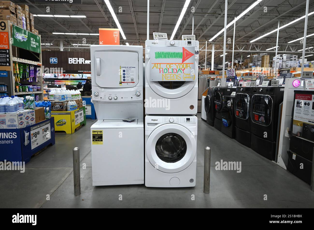 New York, USA. 30th Dec, 2024. View of washing machine appliances on ...