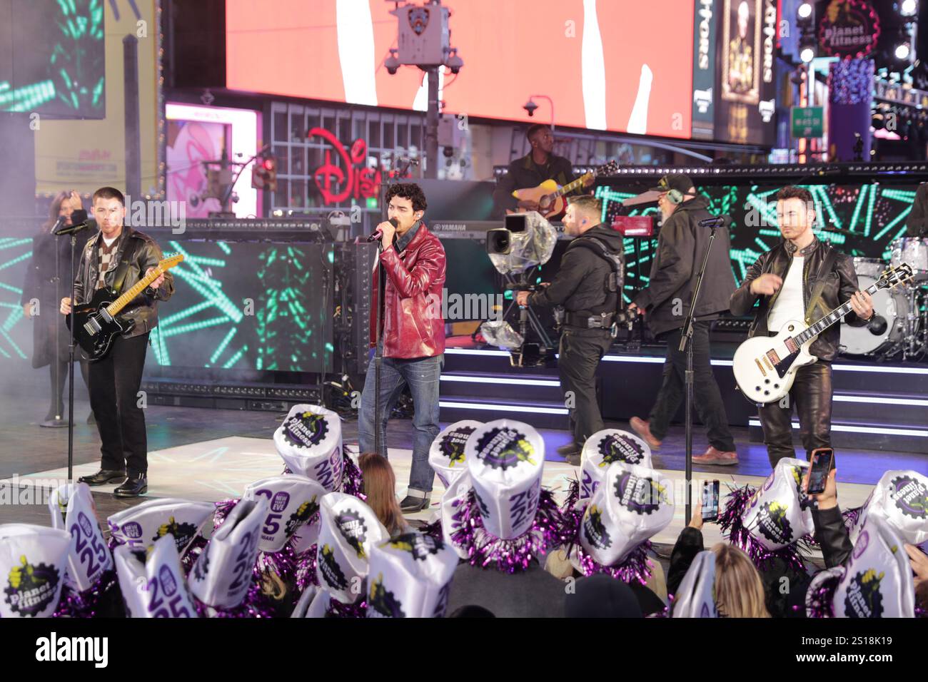 Ny, USA. 31st Dec, 2024. NEW YORK, NEW YORK - DECEMBER 31: Nick Jonas ...