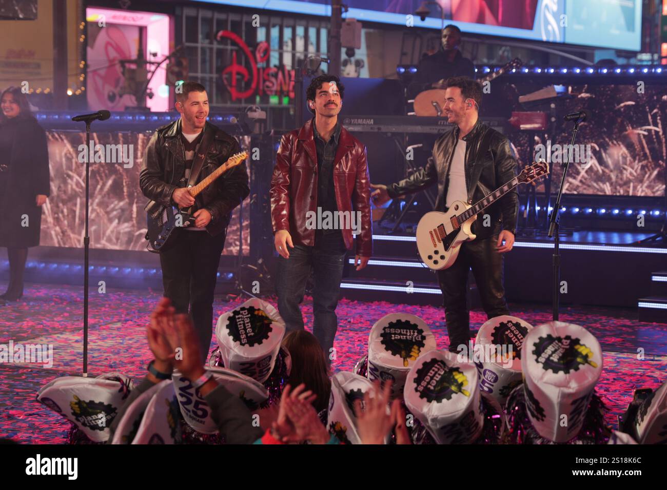 New York, USA. 31st Dec, 2024. NEW YORK, NEW YORK - DECEMBER 31: Nick ...