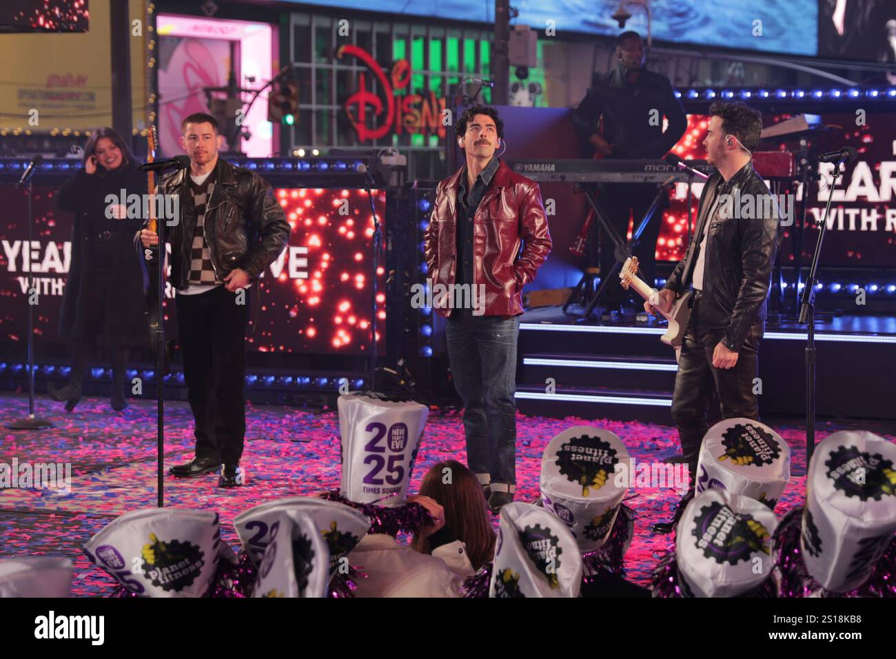 New York, USA. 31st Dec, 2024. NEW YORK, NEW YORK - DECEMBER 31: Nick ...