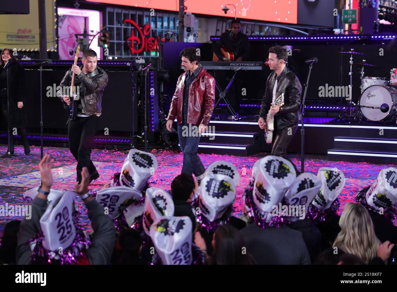 Ny, USA. 31st Dec, 2024. NEW YORK, NEW YORK - DECEMBER 31: Nick Jonas ...