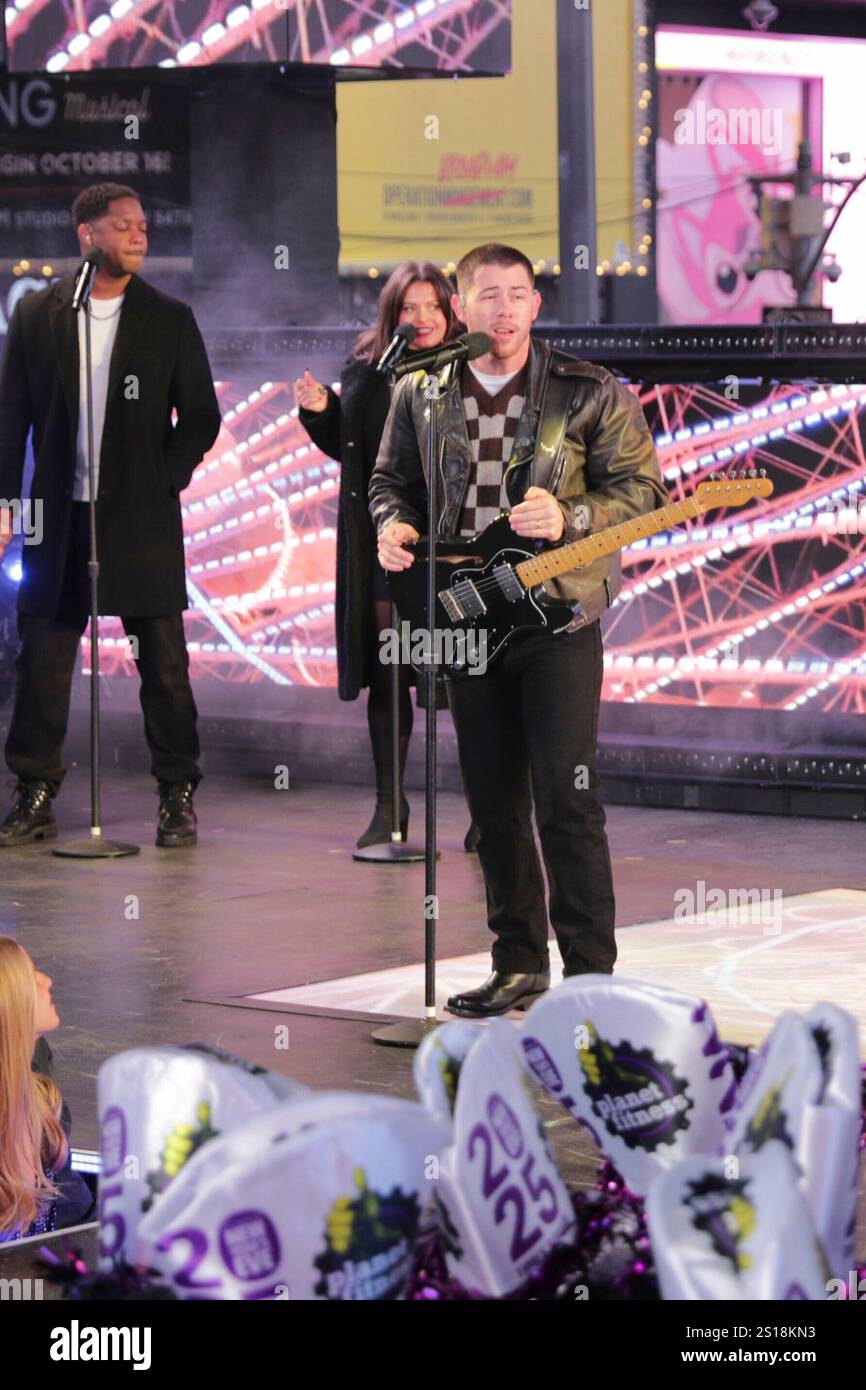 New York City. 31st Dec, 2024. NEW YORK, NEW YORK - DECEMBER 31: Nick ...