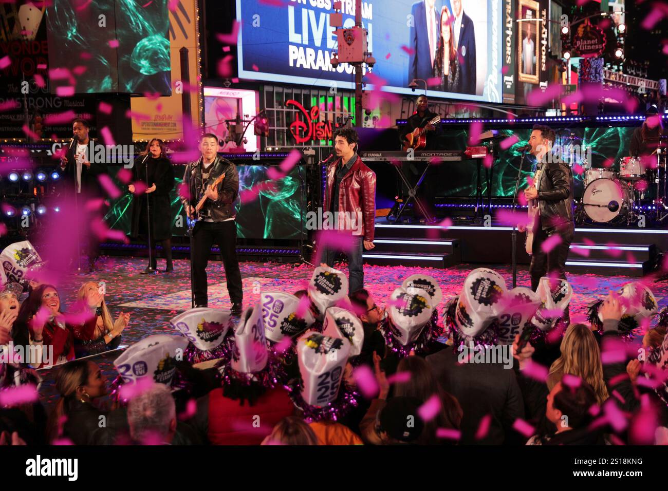 New York City. 31st Dec, 2024. NEW YORK, NEW YORK - DECEMBER 31: Nick ...