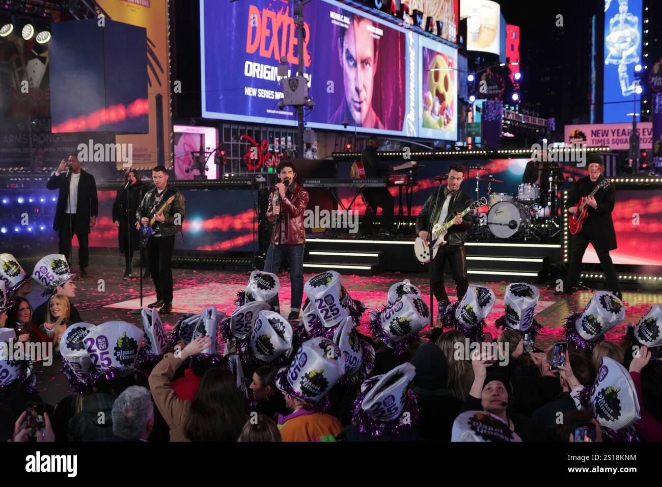 New York City. 31st Dec, 2024. NEW YORK, NEW YORK - DECEMBER 31: Nick ...