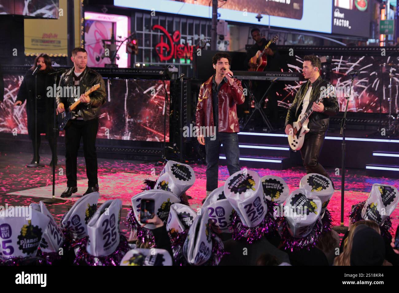 New York City. 31st Dec, 2024. NEW YORK, NEW YORK - DECEMBER 31: Nick ...
