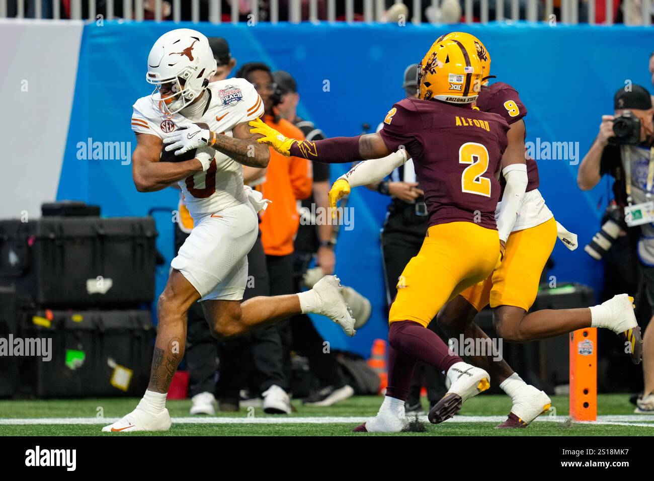 Wide receiver DeAndre Moore Jr. (Texas Longhorns, #0) scores a touchdown on a 23-yard catch USA ...