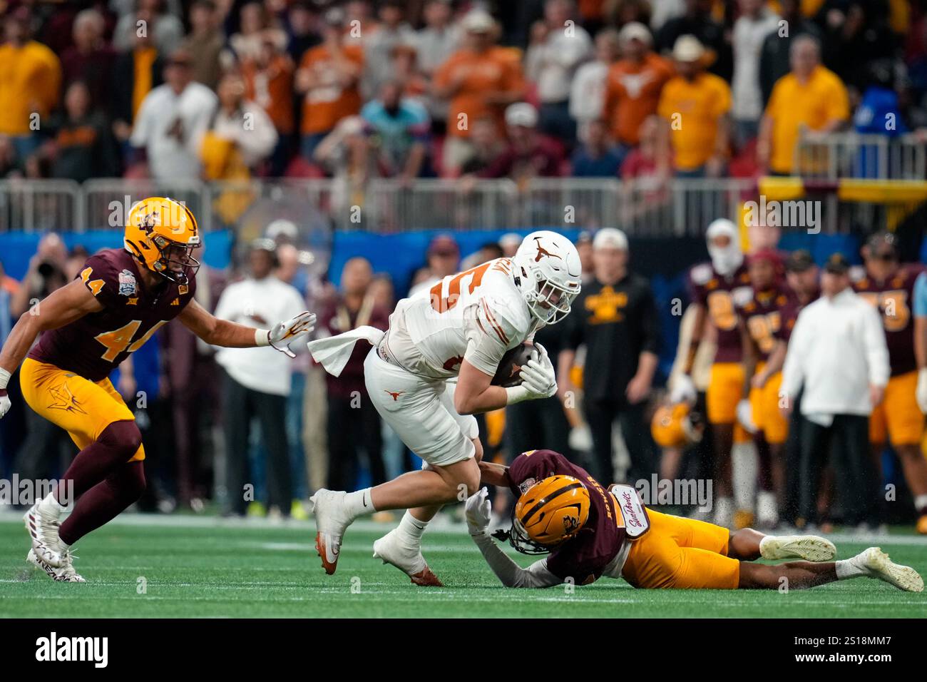 Linebacker Keyshaun Elliott (Arizona State Wildcats, #44) and defensive ...