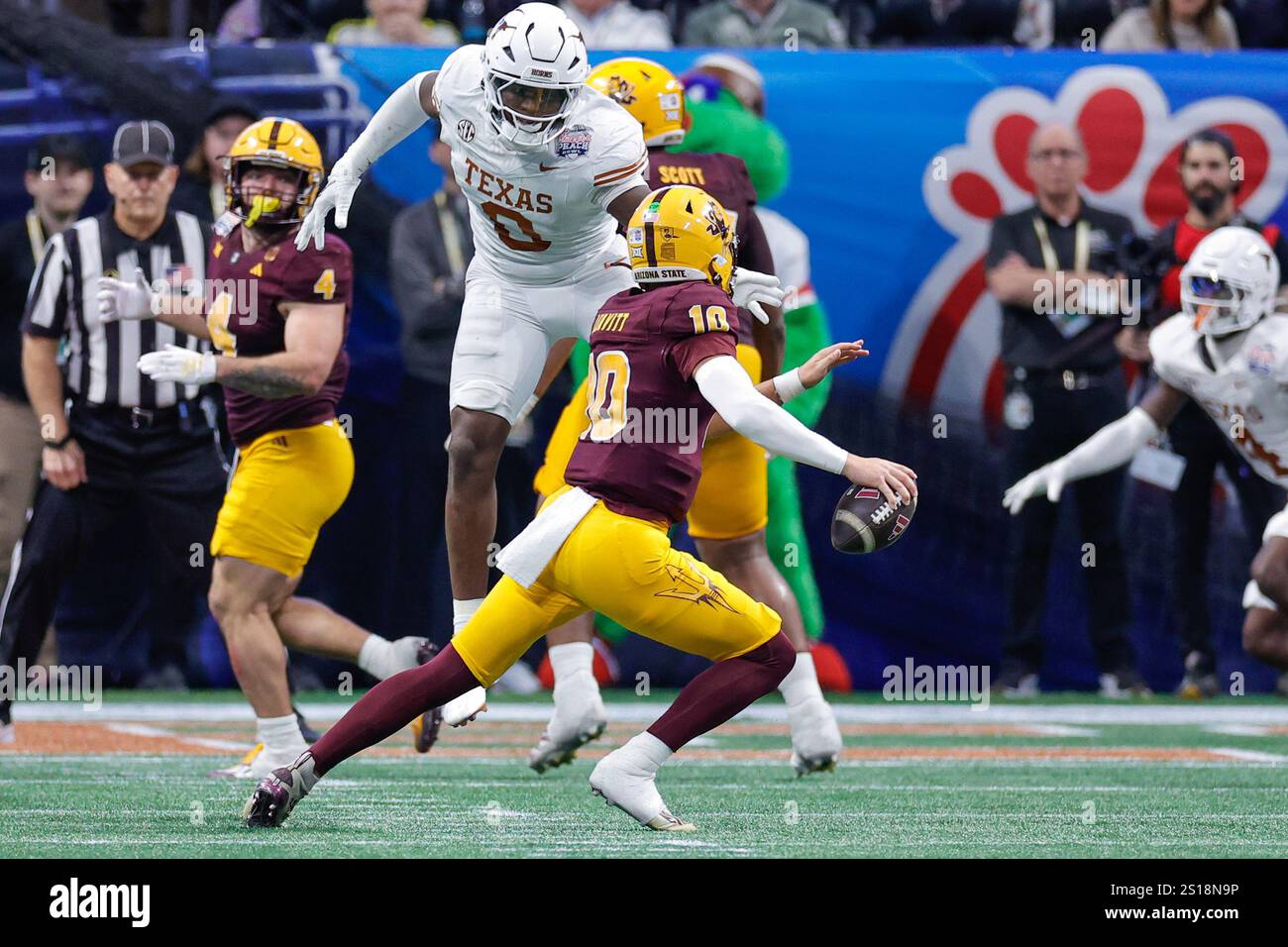 January 1, 2025: Anthony Hill Jr. (0) of Texas puts pressure on Sam ...