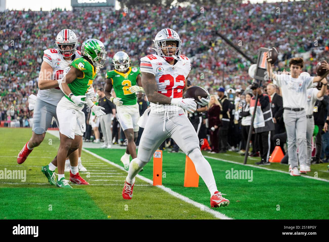 Los Angeles, United States. 01st Jan, 2025. Ohio State running back ...