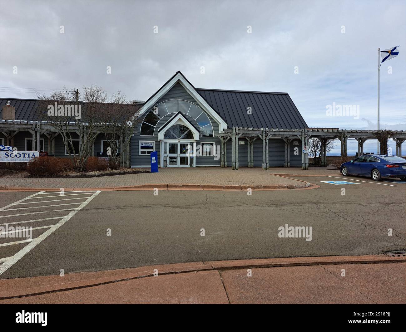 Visitors centre at the provincial border of Nova Scotia and New ...