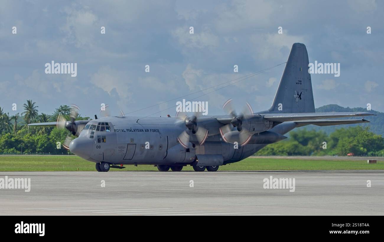Royal Malaysia Air Force, C-130H TUDM M30-08 taking off at Langkawi ...