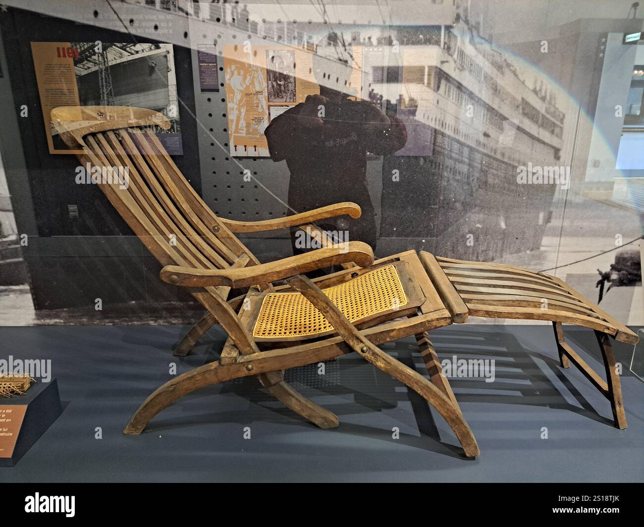 Titanic deck chair hi-res stock photography and images - Alamy
