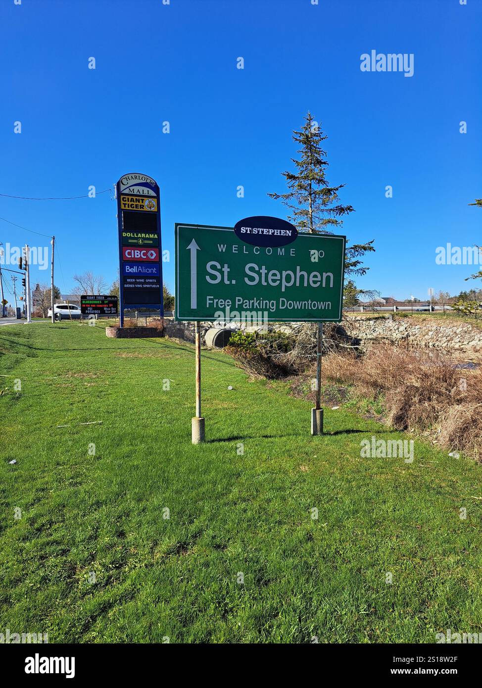 Welcome to St. Stephen advertising free parking downtown sign on King ...