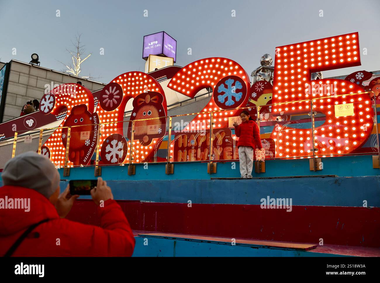 2025 new years eve numerals hi-res stock photography and images - Alamy