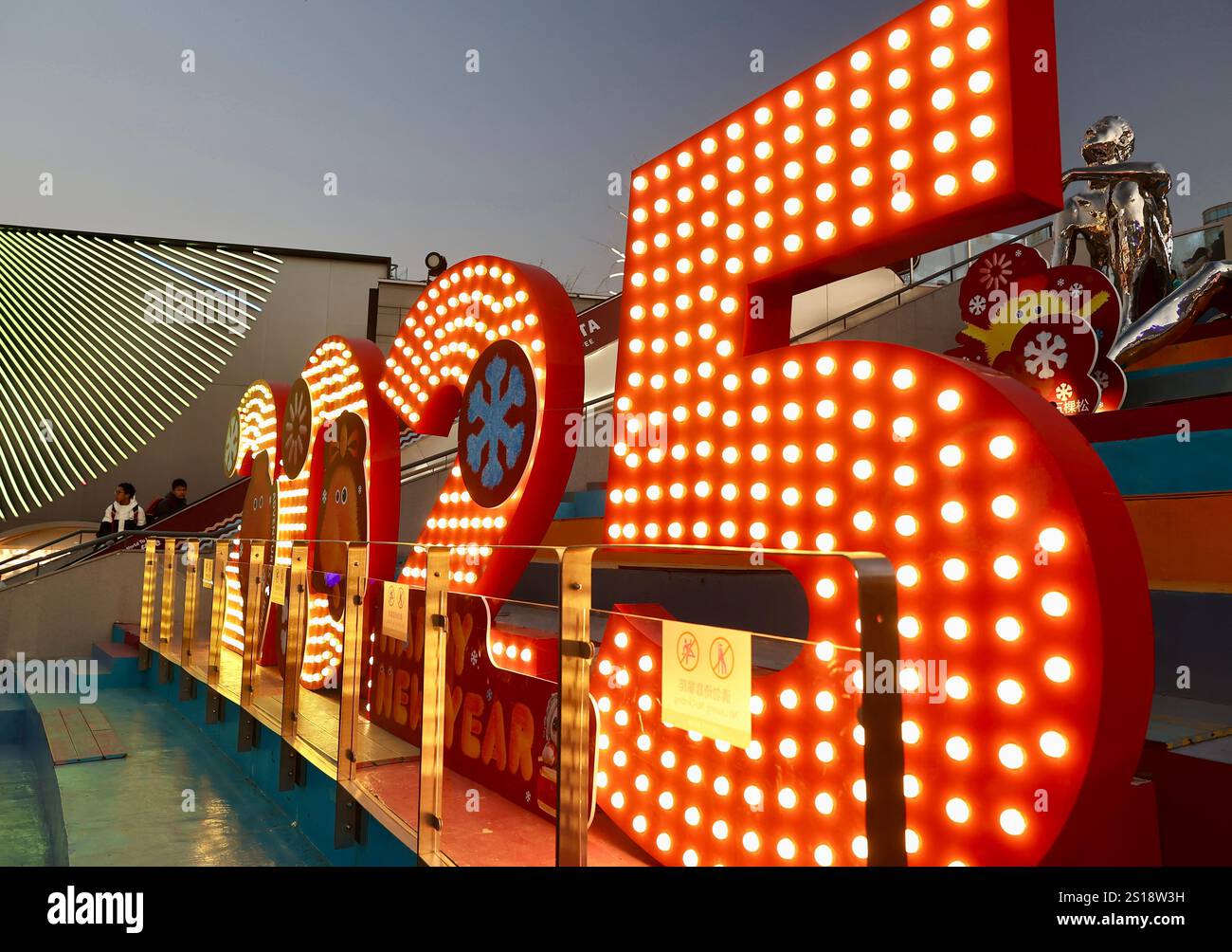 2025 new years eve numerals hi-res stock photography and images - Alamy