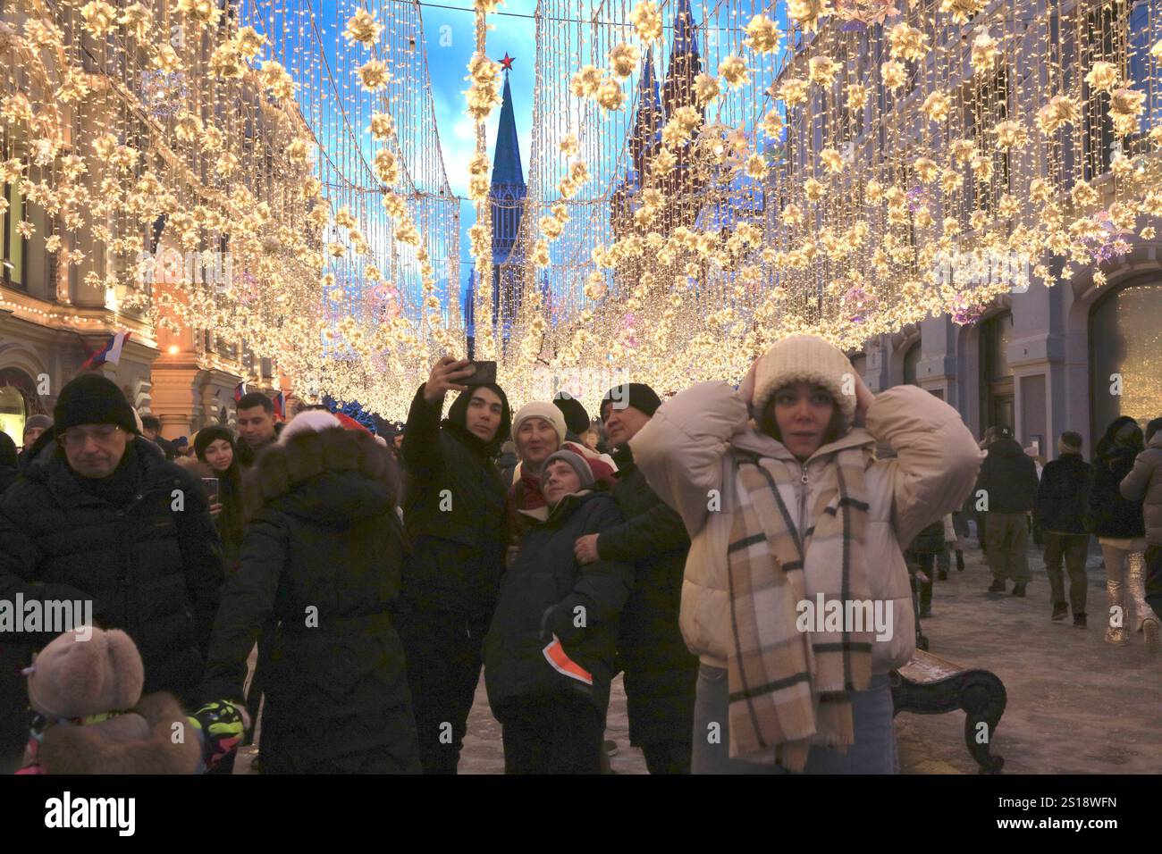Moscow, Russia.31th December 2024. People take a selfie on the ...