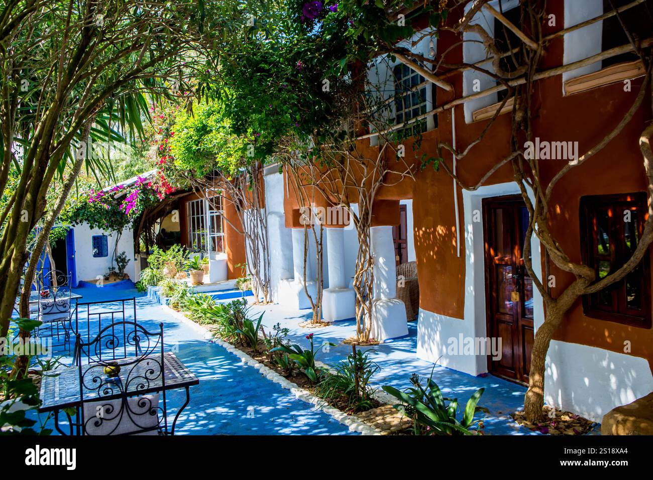 MOROCCO. TANGER REGION, NEAR ASILAH. L'AUBERGE BERBARI, A PLEASANT ECO ...