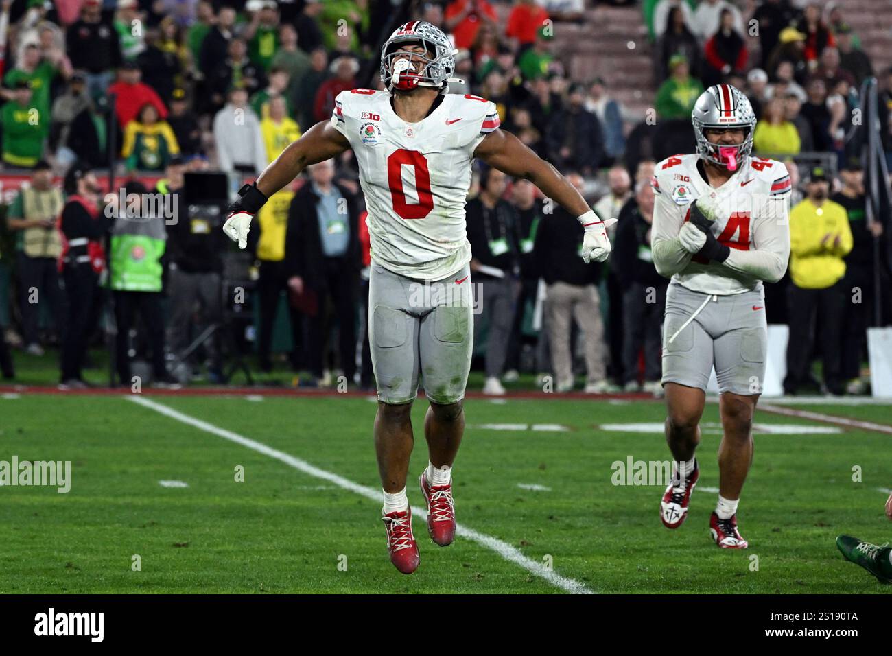 PASADENA, CA - JANUARY 01: Linebacker Cody Simon #0 of the Ohio State ...