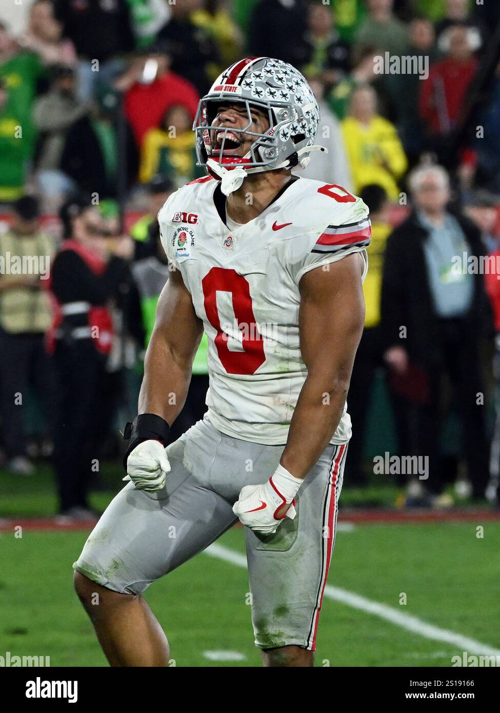 PASADENA, CA - JANUARY 01: Linebacker Cody Simon #0 of the Ohio State ...