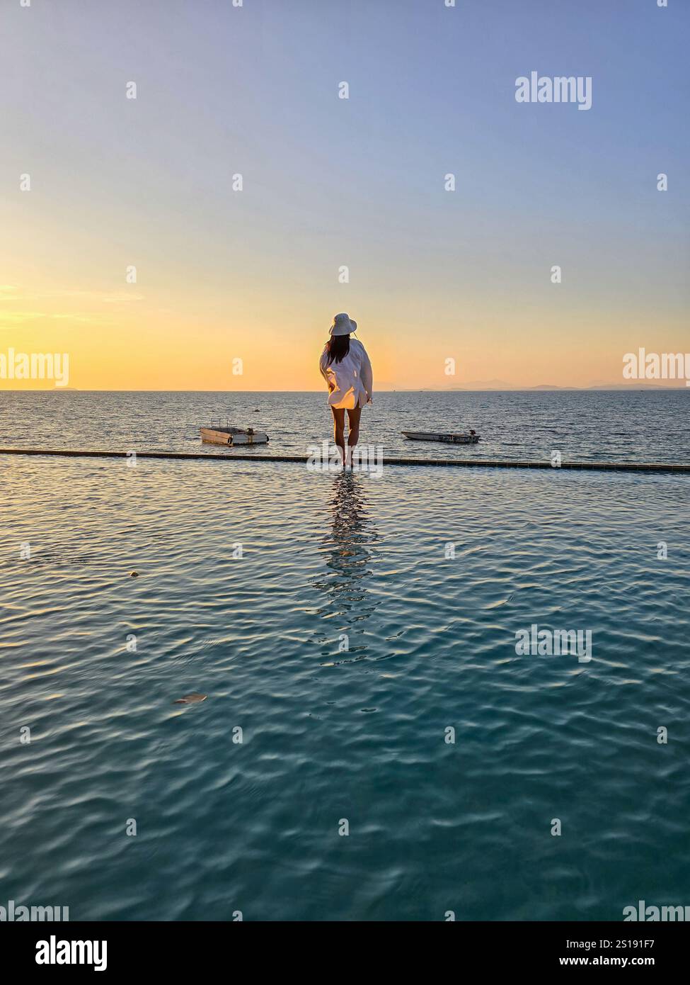 Lap over edge hi-res stock photography and images - Alamy