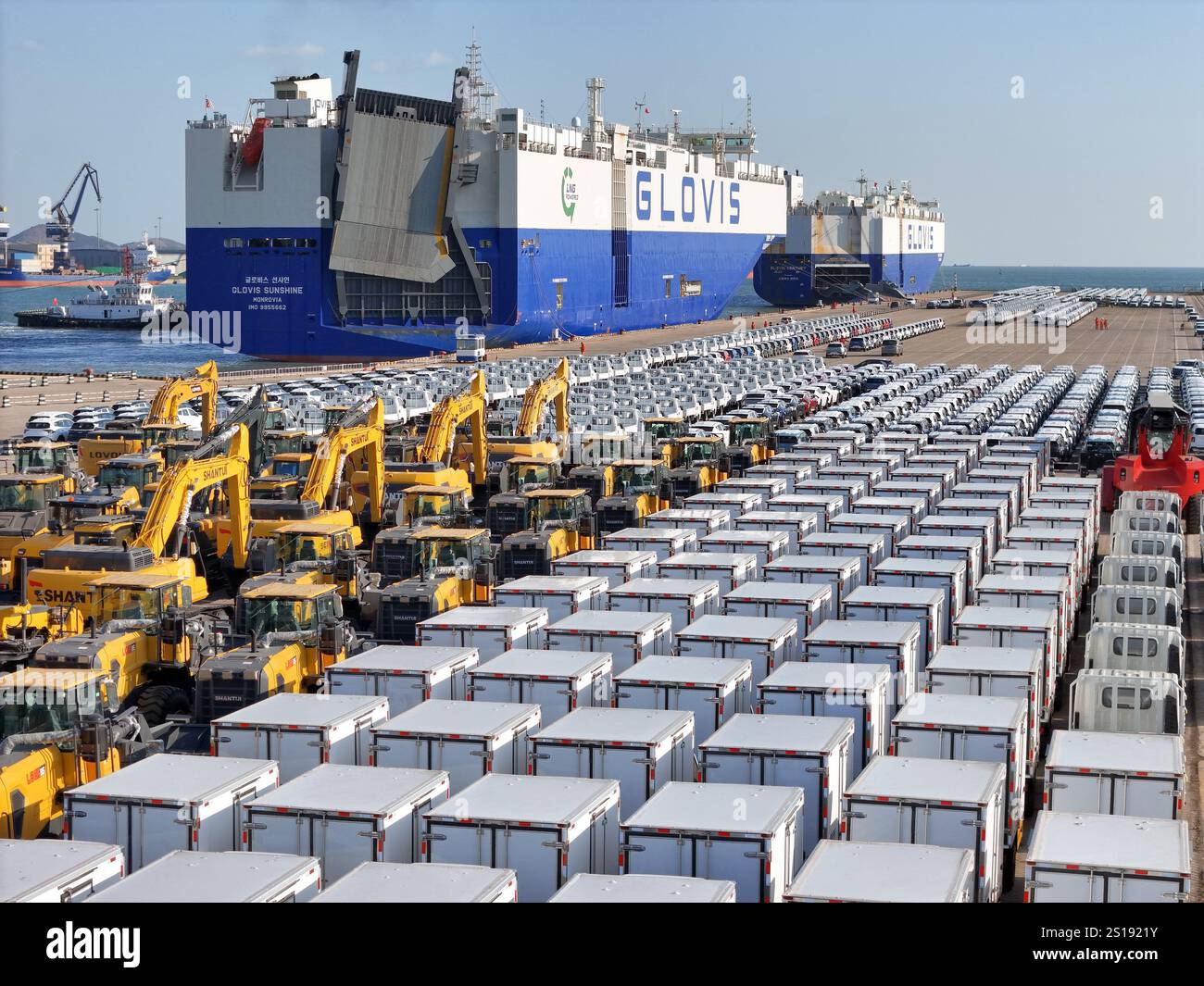 YANTAI, CHINA - JANUARY 2, 2025 - A car carrier loads cars for export ...